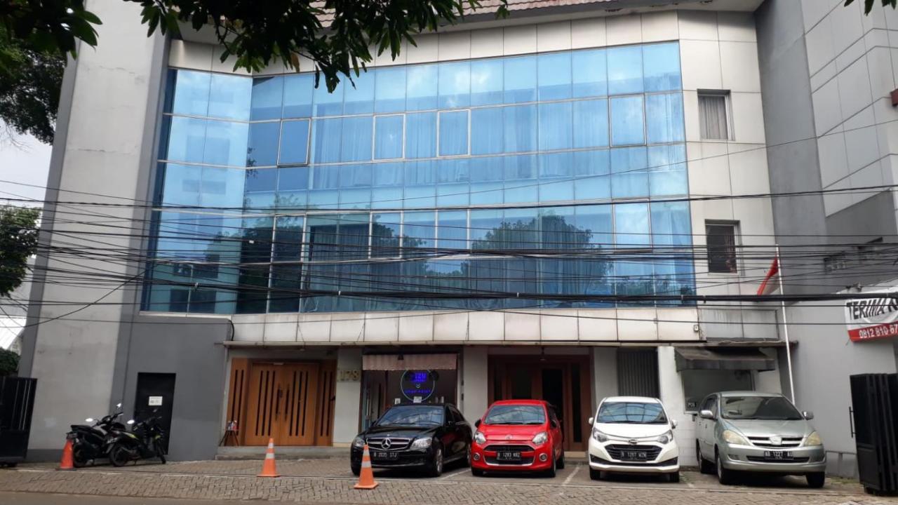 SENAYAN SUITES YAKARTA